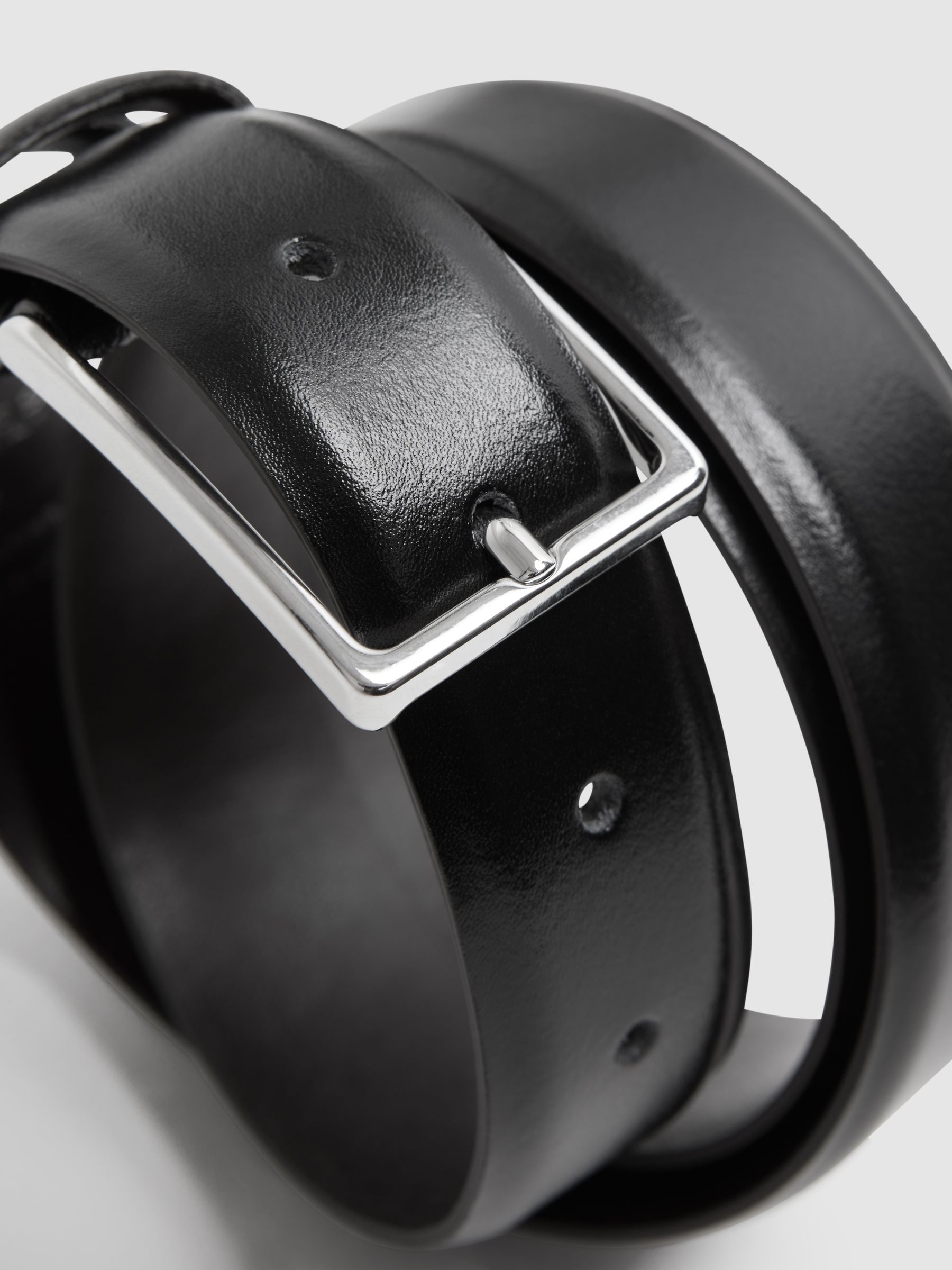 Smooth Leather Belt in Black - REISS