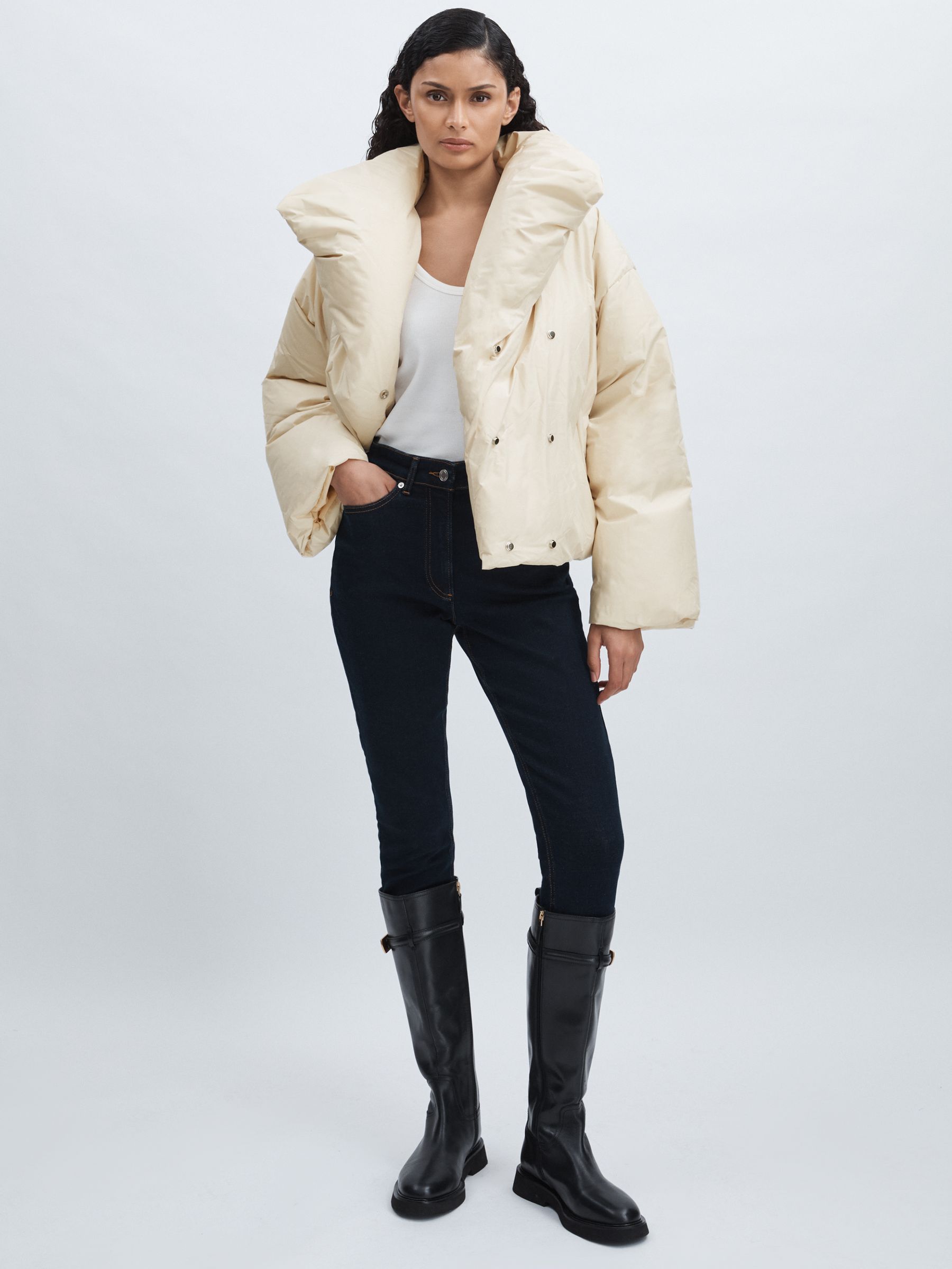 Reiss Meotine Oversized Puffer Jacket in Cream - REISS
