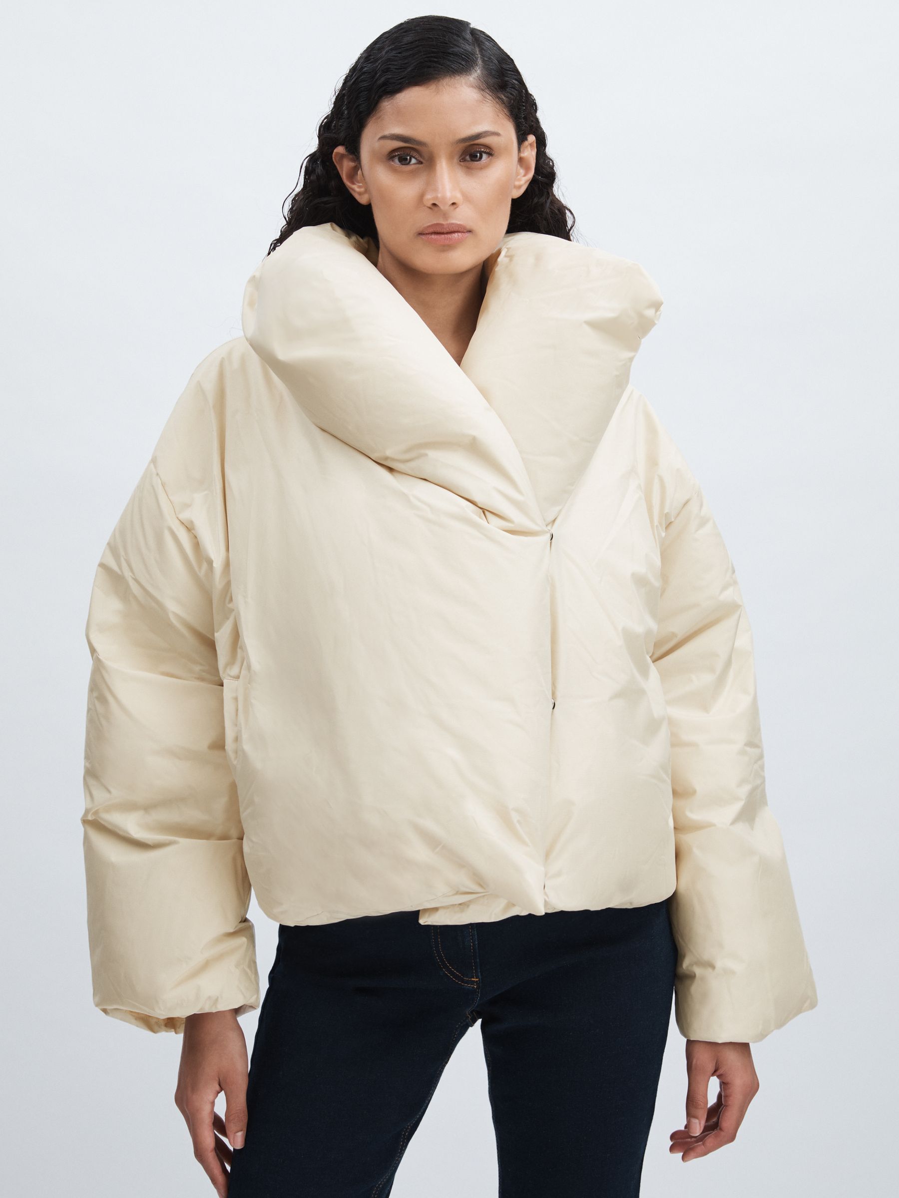 Reiss Meotine Oversized Puffer Jacket in Cream - REISS