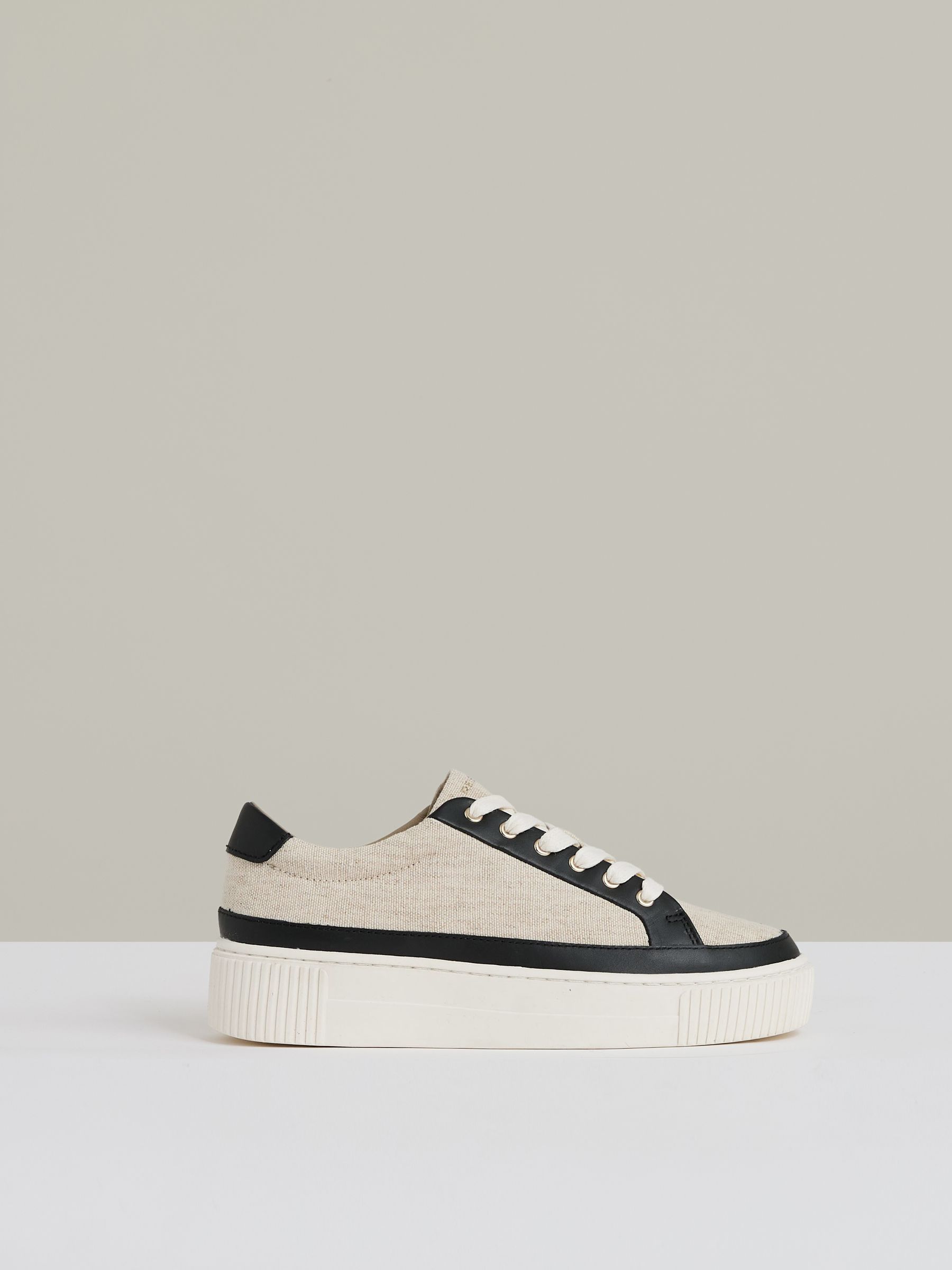Reiss Grained Leather Platform Trainers in Natural/Black - REISS