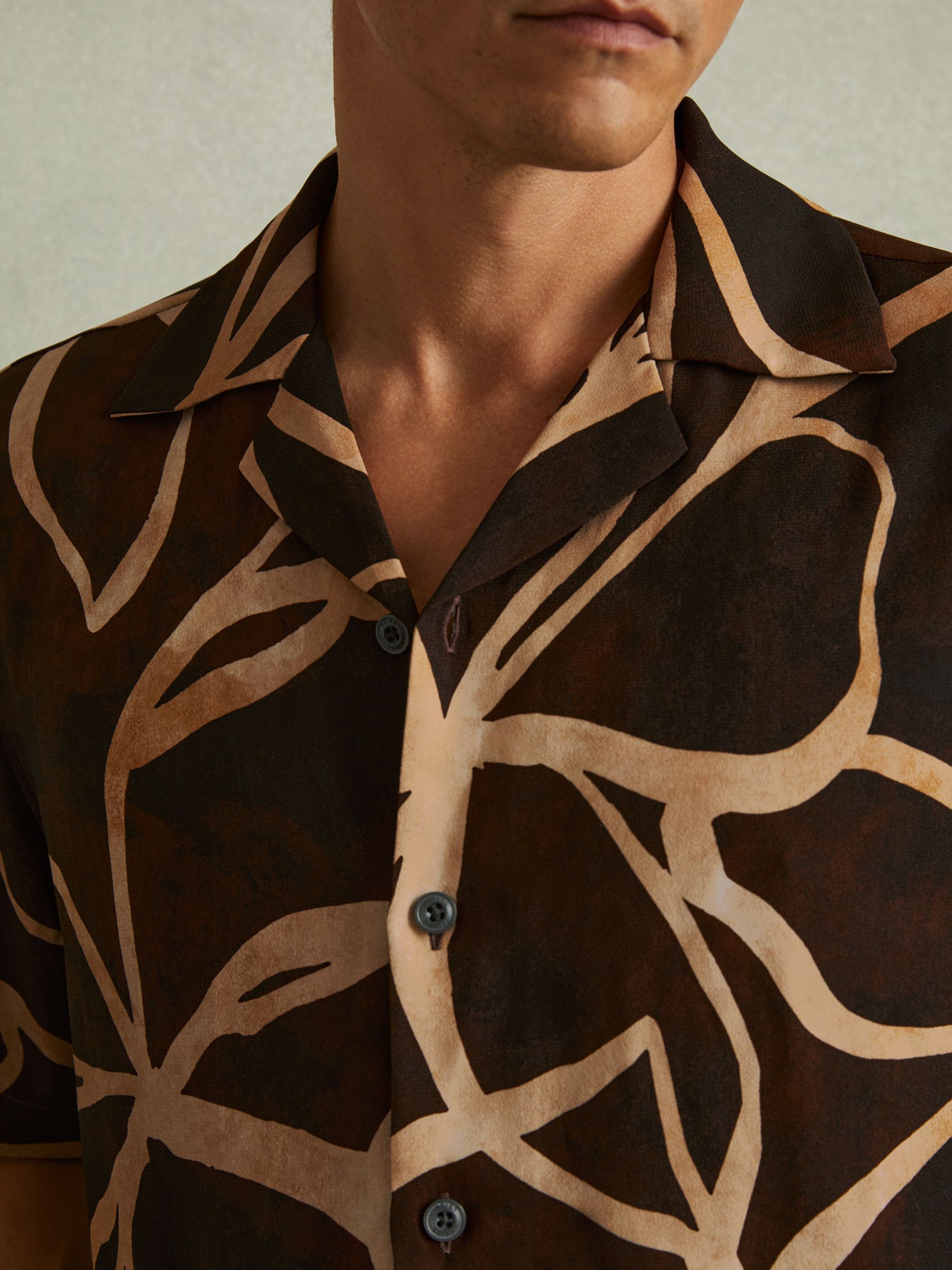 Reiss Relaxed Printed Cuban Collar Shirt in Brown/Off White - REISS