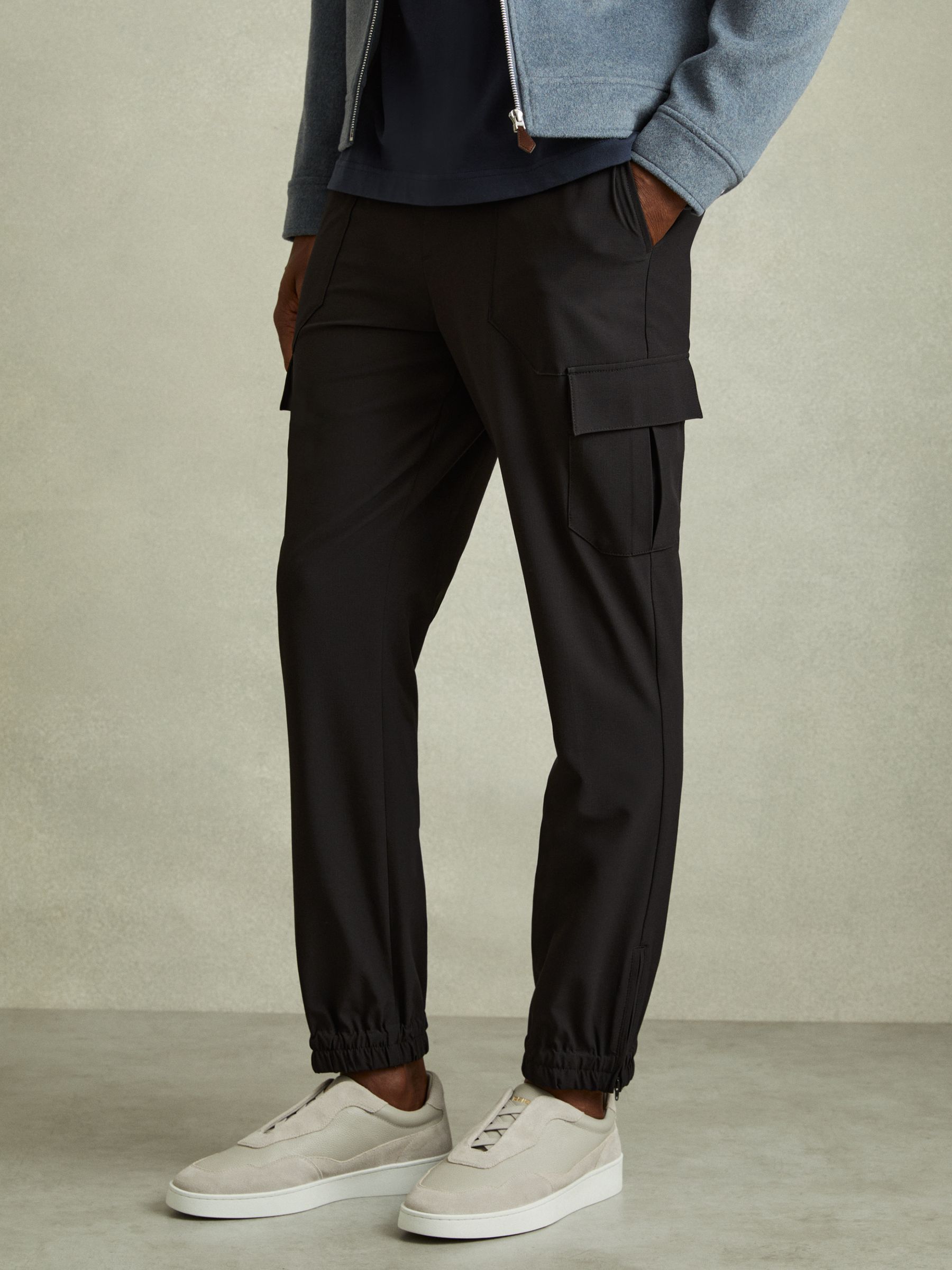 Reiss Elasticated Cargo Trousers in Black | REISS