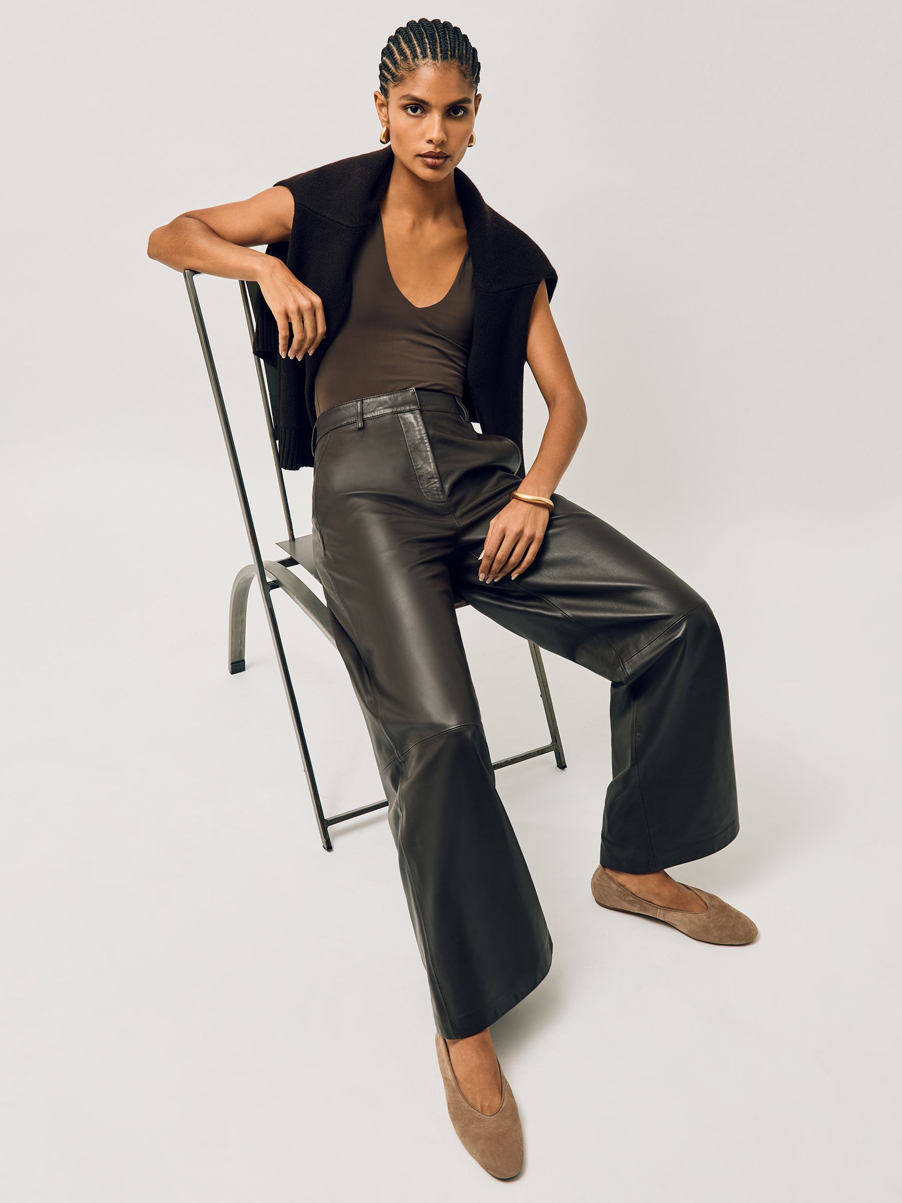 Reiss Leather Rounded-Point Toe Ballet Flats in Taupe - REISS