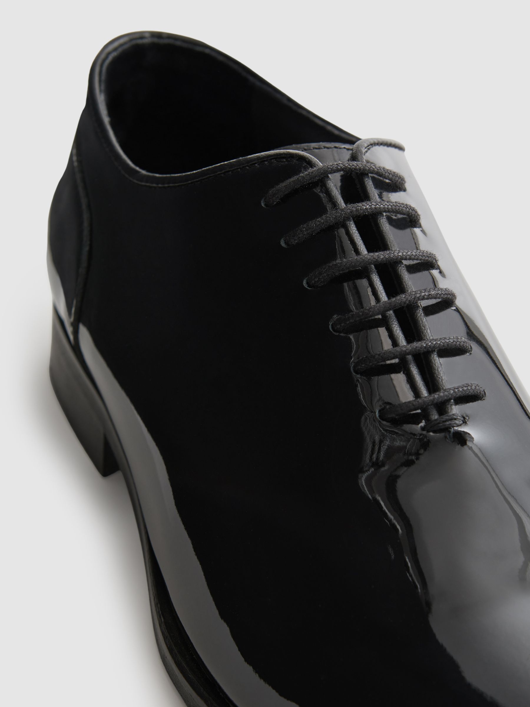 Reiss Leather Whole Cut Shoes in Black - REISS