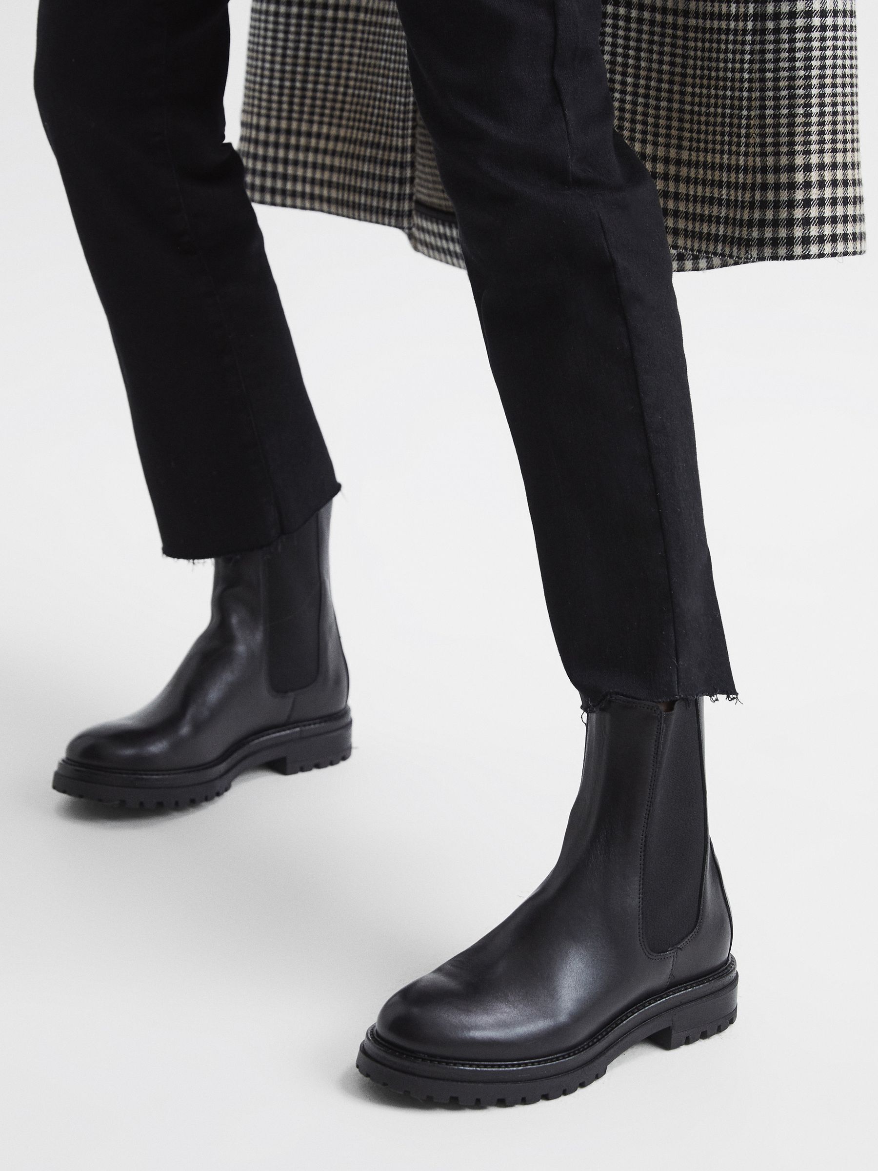 Reiss Leather Pull On Chelsea Boots in Black - REISS