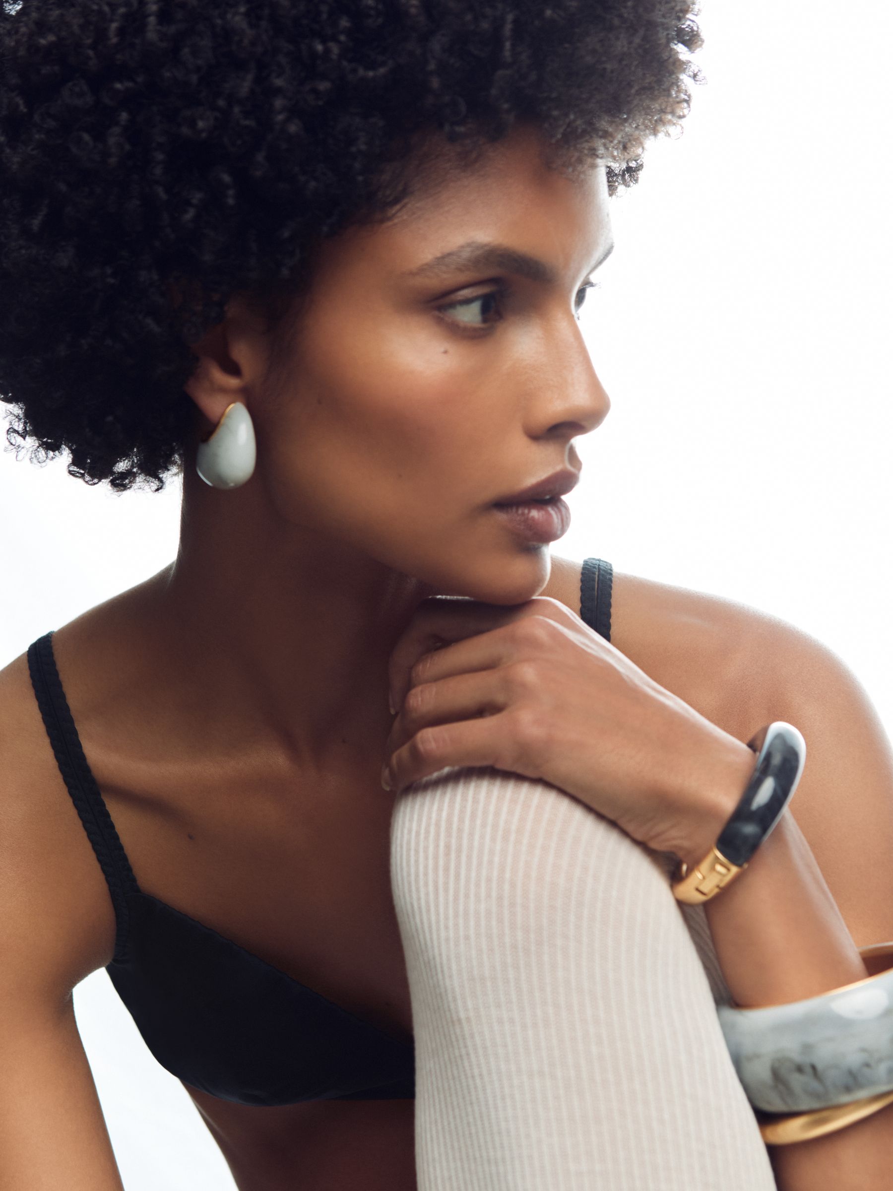 Reiss Scoop Enamel Hinged Bangle in Gold Tone | REISS