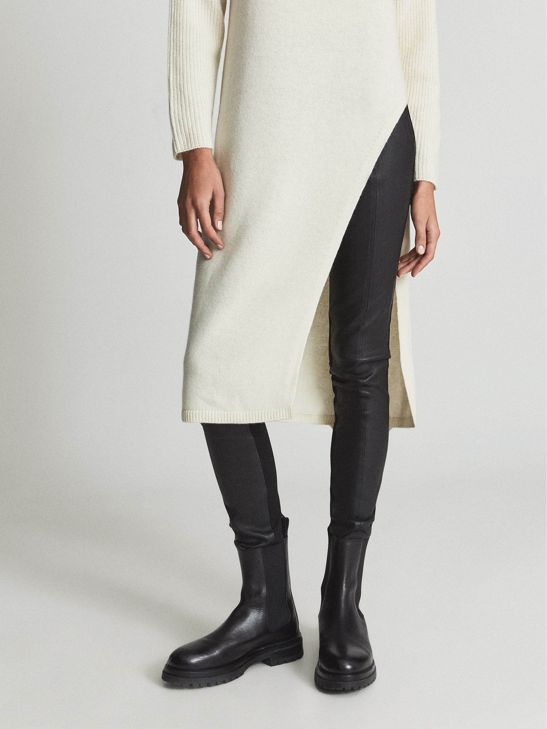 Leather Chelsea Boots in Black - REISS